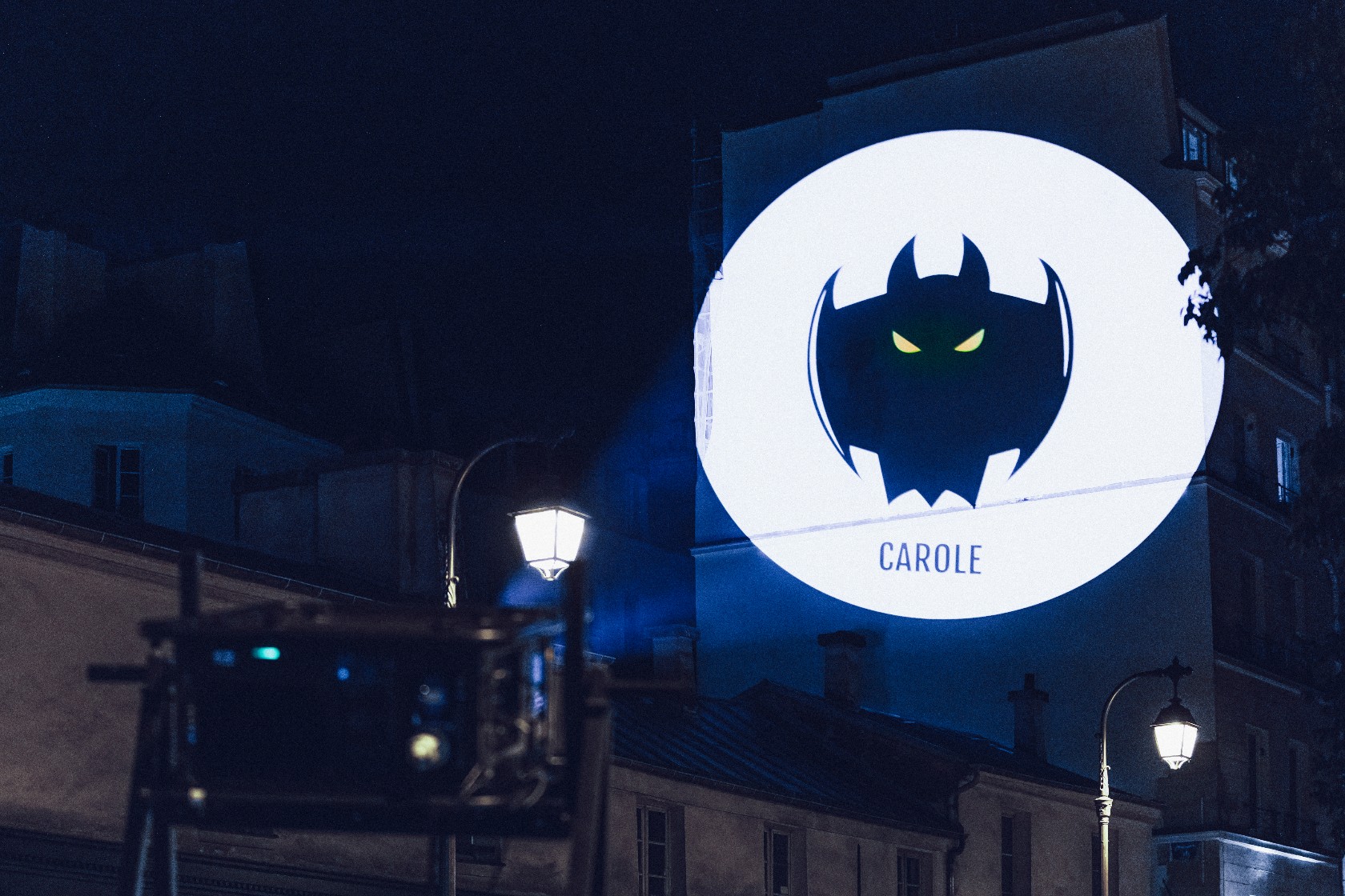 Batman Day 2020: Warner Bros. projette le Bat-Signal à Paris - DC ...