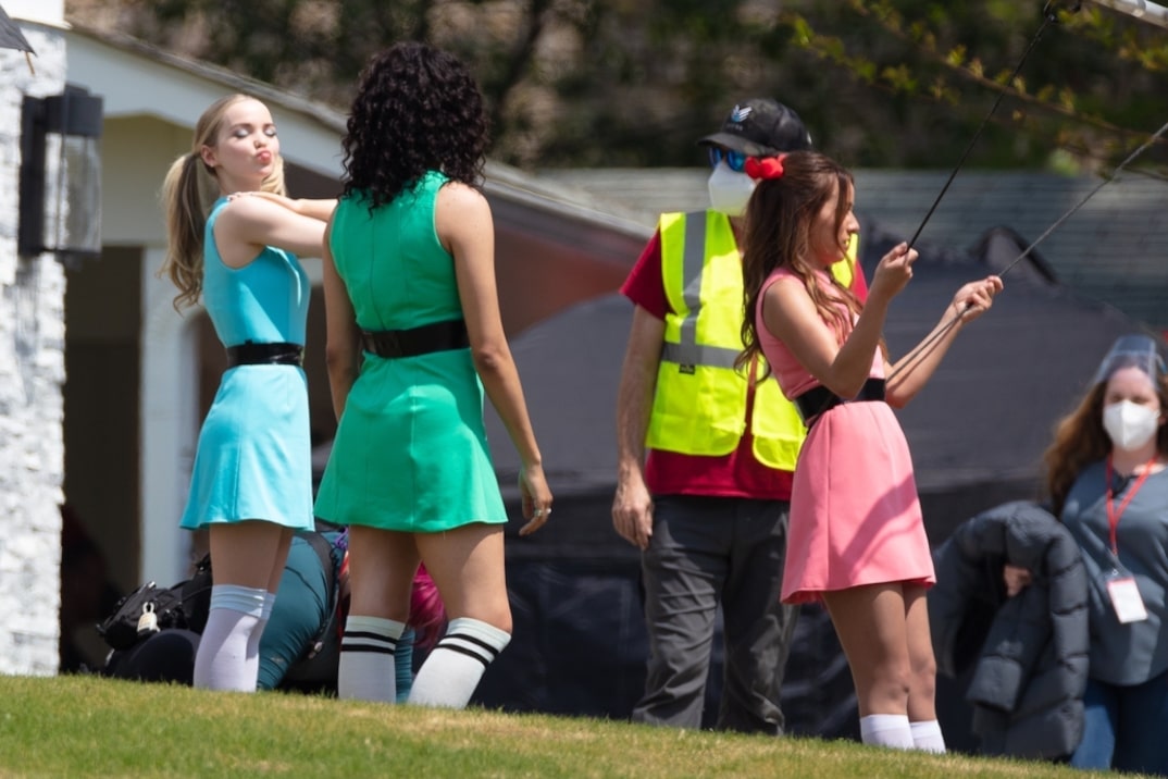 Les fans réagissent aux tenues sur les photos de tournage - Powerpuff ...