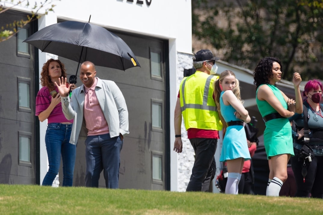 Les fans réagissent aux tenues sur les photos de tournage - Powerpuff ...